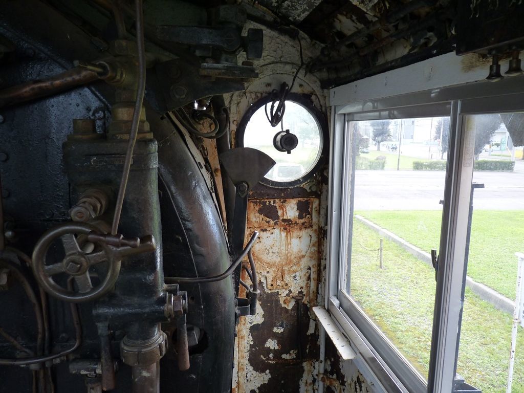 虻田郡倶知安町 文化福祉センターのSL保存機 9600形79615 二つ目のキューロクで有名でしたが今は欠損 - 藻岩颪に豊河の流れ。