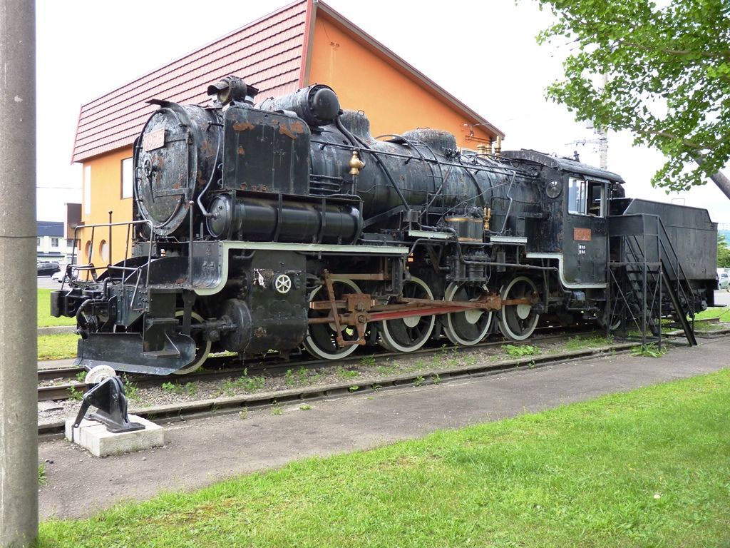 虻田郡倶知安町 文化福祉センターのSL保存機 9600形79615 二つ目のキューロクで有名でしたが今は欠損 - 藻岩颪に豊河の流れ。