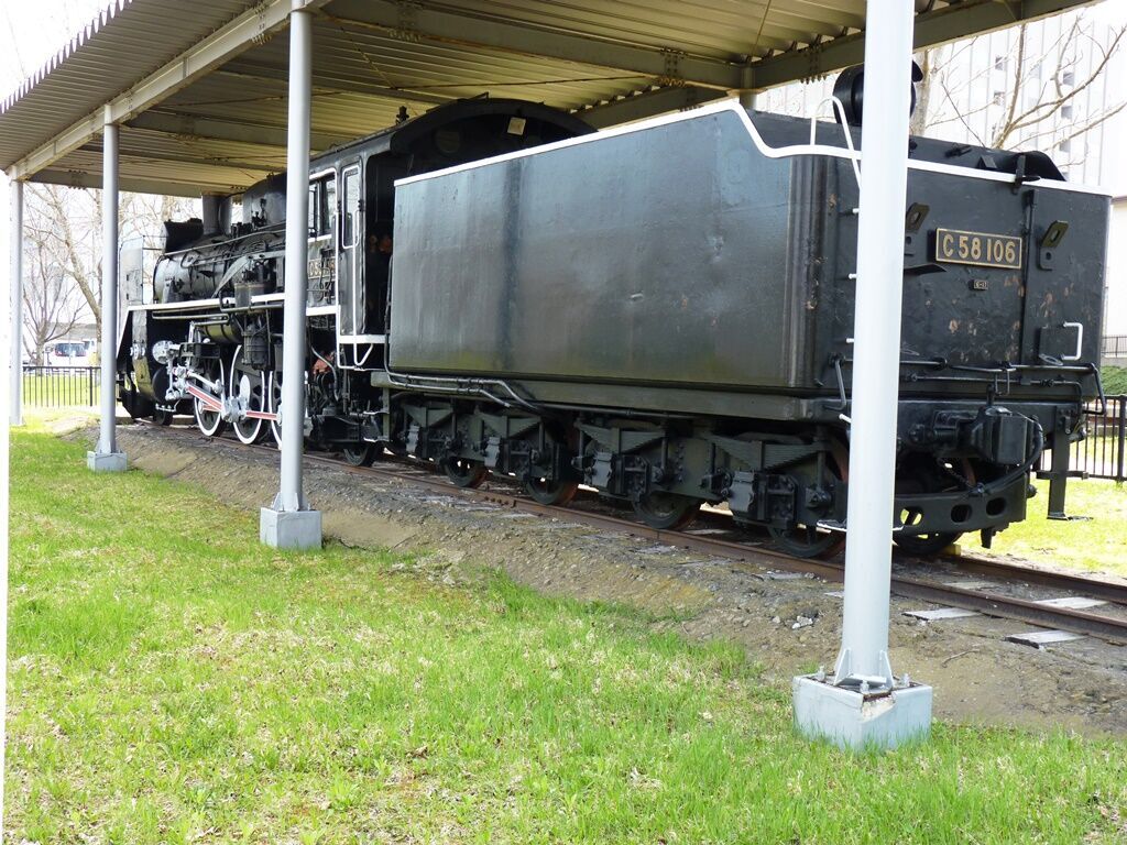 釧路市幸町 幸町公園のSL保存機 C58 106 お召し列車牽引の栄光 - 藻岩颪に豊河の流れ。