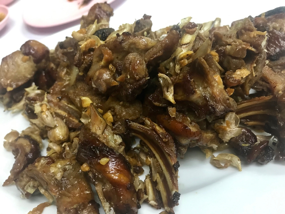 ムーハンのお店【Moo Hun Song Pee Nong】バンコクで珍しい豚の丸焼きを食べよう！ - くいしんボッチのペロペロ日記