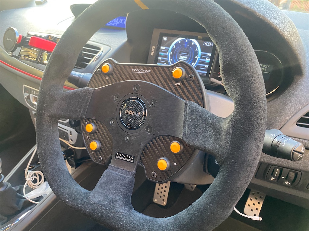 メガーヌR.S. 273 TROPHY2へパーツ装着！ - ぴよこ☆くらふと☆わ〜くす