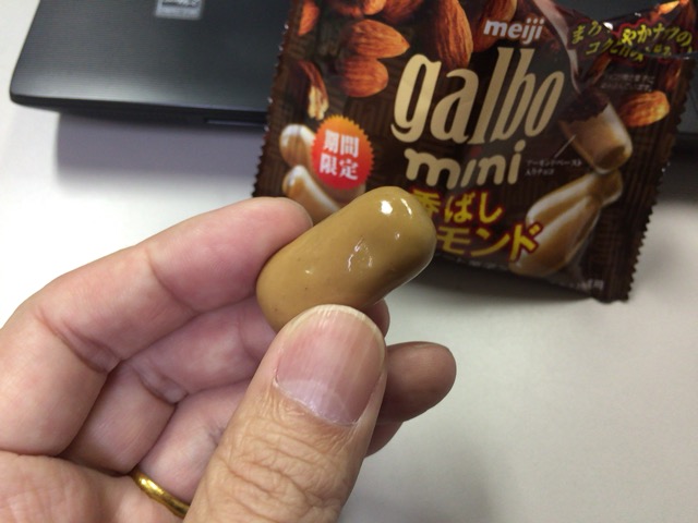 [ま]明治「galbo mini（ガルボミニ）」に期間限定「香ばしアーモンド」が新登場 @kun_maa - [ま]ぷるんにー！（พรุ่งนี้）