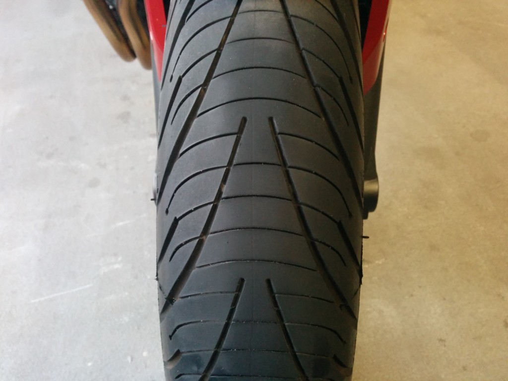 2018-06-02 MT-07のタイヤ PR3（MICHELIN PILOT ROAD 3）の減り具合、ODO14,000km ...