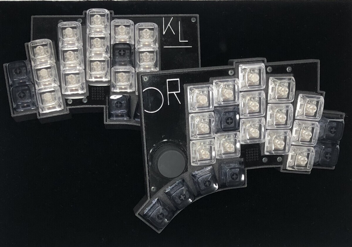 オープンソースのキーボード『KLOR』を組立てました。 - kuriharaのブログ