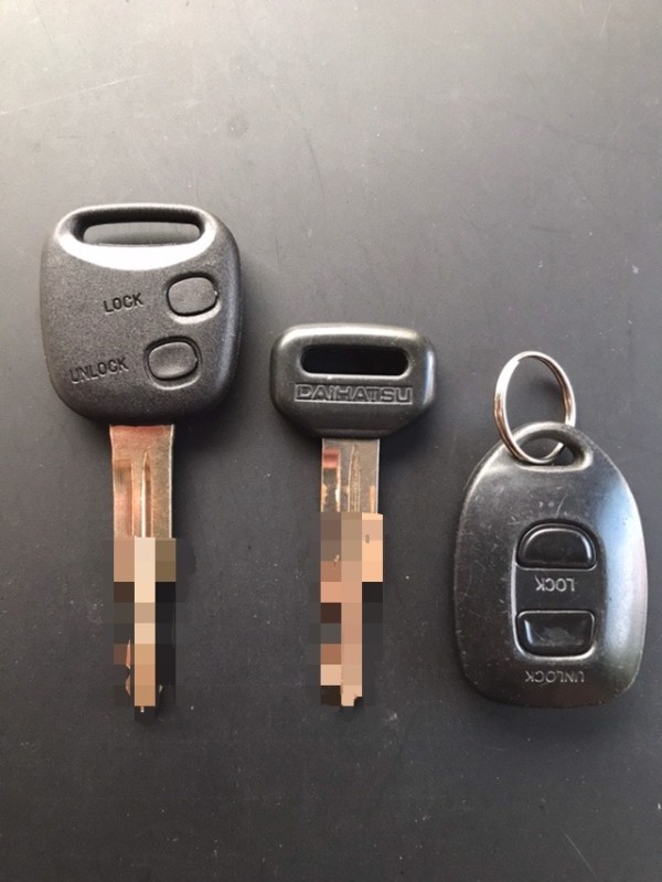 コペン(L880K)のリモコンとキーの一体化作業 - くるまのかぎやさん