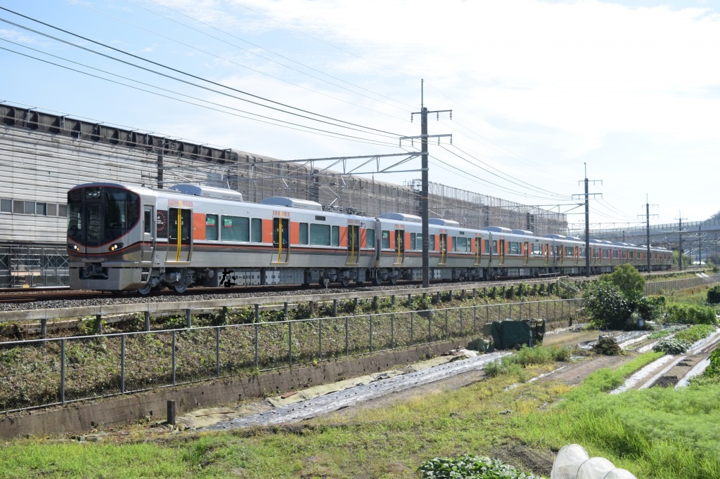 第627列車 「 新製出場した323系LS14編成の試運転を狙う 」 - 写真は鉄で出来ている。