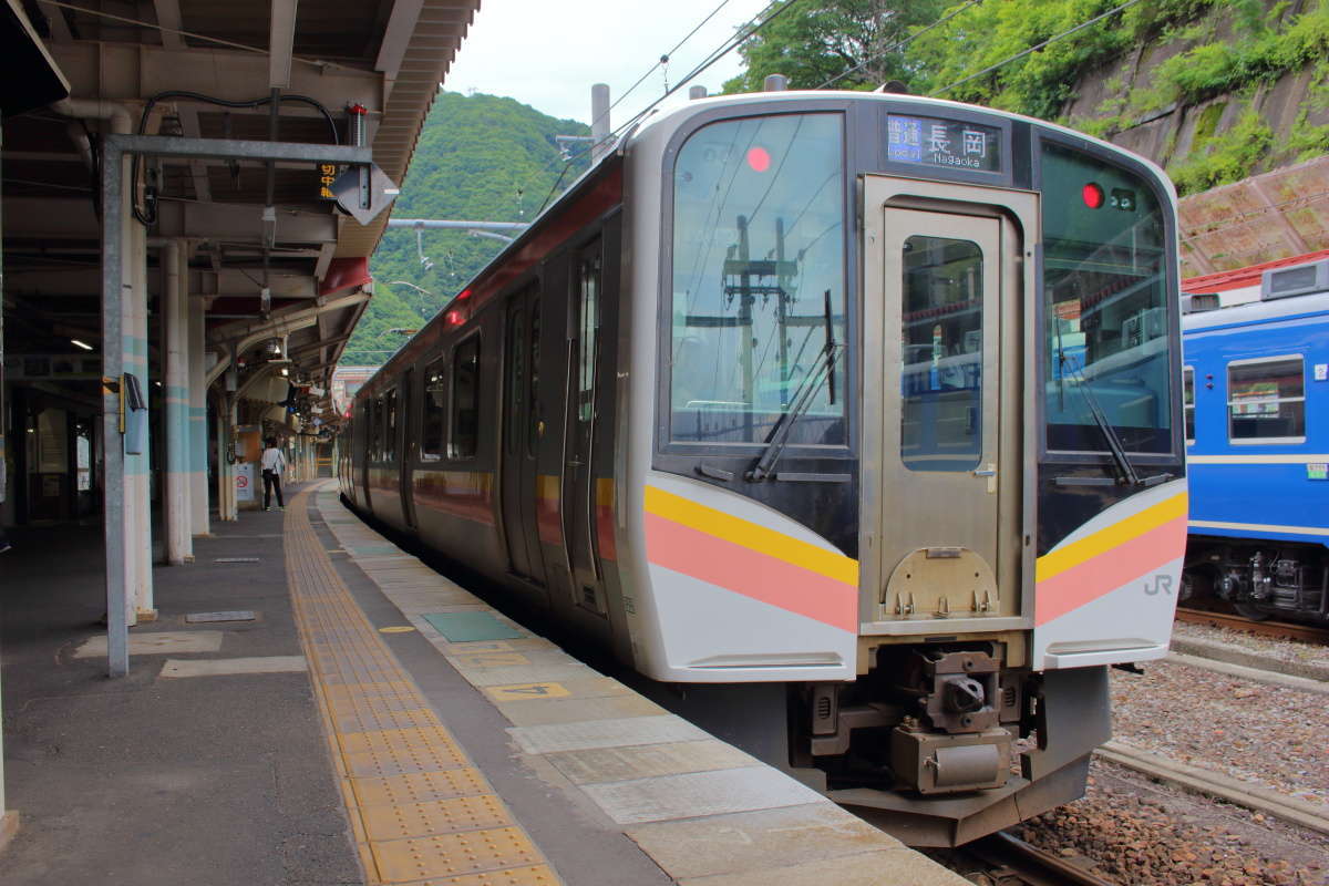 しなの鉄道の新型車両「SR1系」利用の有料快速列車が7月にデビュー！ 土休日運転の「軽井沢リゾート号」は乗り鉄にも便利！ ダイヤ・料金を紹介 ...