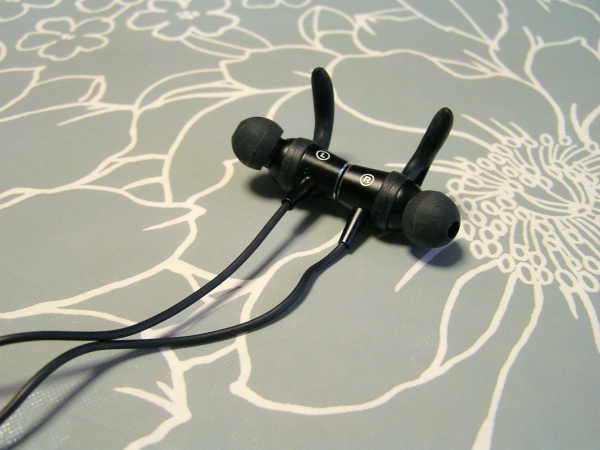 初、コードレス！Semiro Bluetooth イヤホン - lapinchicの日記