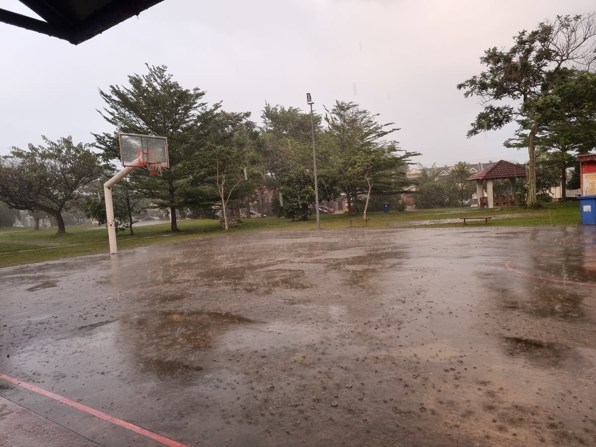 マレーシア バスケットコート - lat_walk l マレーシアインター生