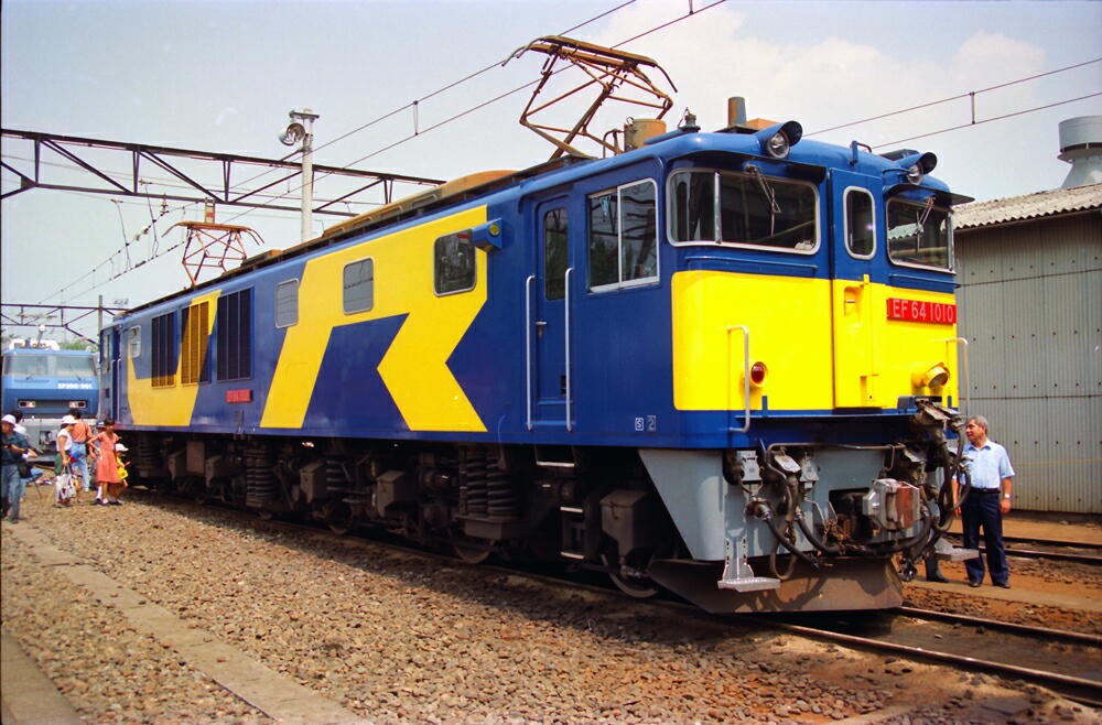 ef64 1010号機の変貌：JR貨物の試験塗装から更新色へ。 - 本棚の住人の鉄道忘備録