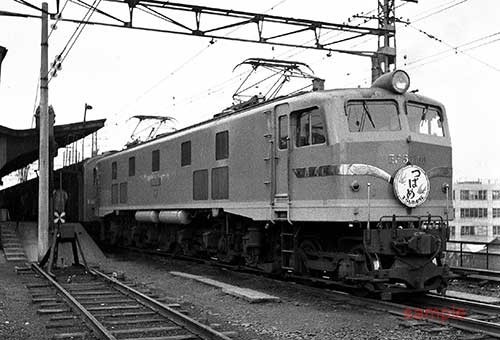 青大将の謎解き：ef58が塗装変更された具体的な理由とは？ - 本棚の住人の鉄道忘備録