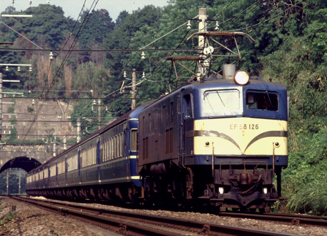 ef58と20系寝台車による急行列車の繋がりはいつからか？ - 本棚の住人の鉄道忘備録
