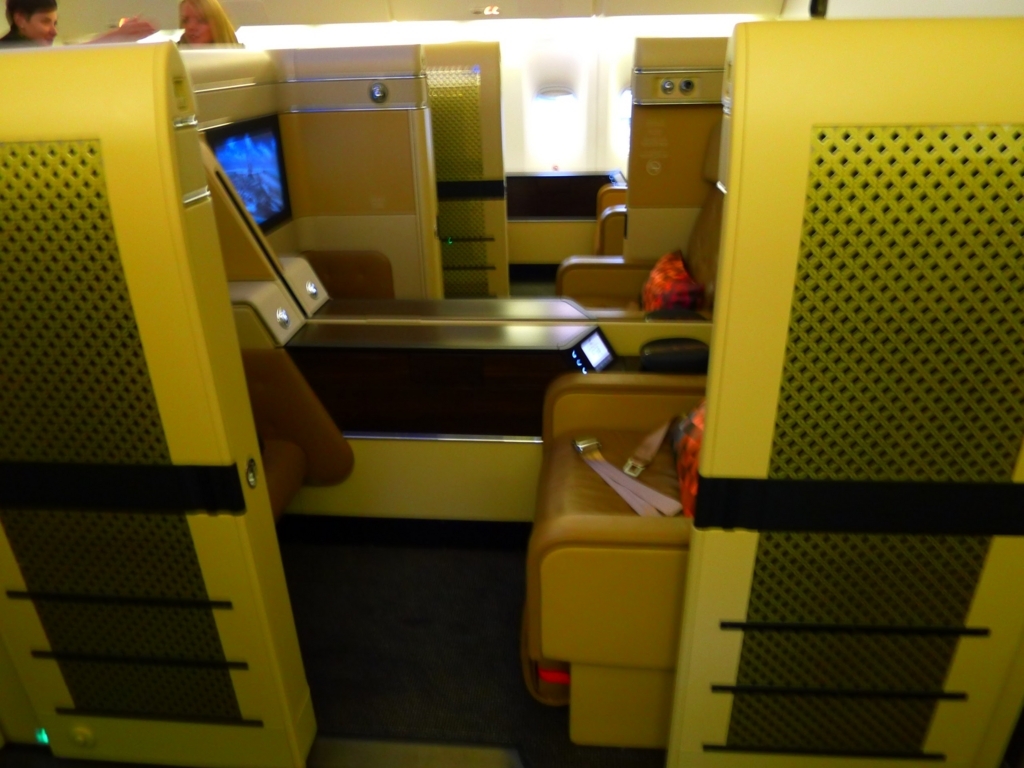 エティハド航空2便 ファーストクラス フランクフルト‐アブダビ 搭乗記 シート編 EY2 First Class FRA-AUH B777-200LR 2015 Jan - 乗り物に乗りたい ...