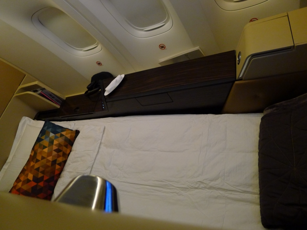 エティハド航空2便 ファーストクラス フランクフルト‐アブダビ 搭乗記 シート編 EY2 First Class FRA-AUH B777-200LR 2015 Jan - 乗り物に乗りたい ...