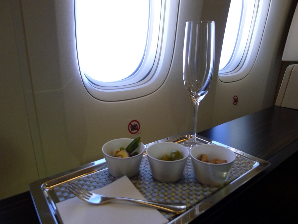 エティハド航空2便 ファーストクラス フランクフルト‐アブダビ 搭乗記 サービス編 EY2 First Class FRA-AUH B777-200LR 2015 Jan - 乗り物に乗りたい ...