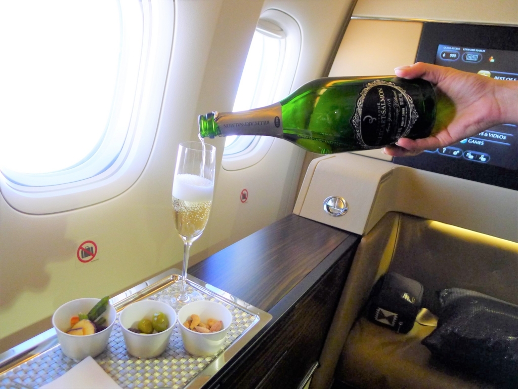 エティハド航空2便 ファーストクラス フランクフルト‐アブダビ 搭乗記 サービス編 EY2 First Class FRA-AUH B777-200LR 2015 Jan - 乗り物に乗りたい ...