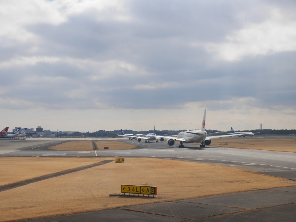 日本航空725便 ファーストクラス 成田‐ジャカルタ 搭乗記 JAL SUITEシートとフライト概要編 JL725 First Class ...