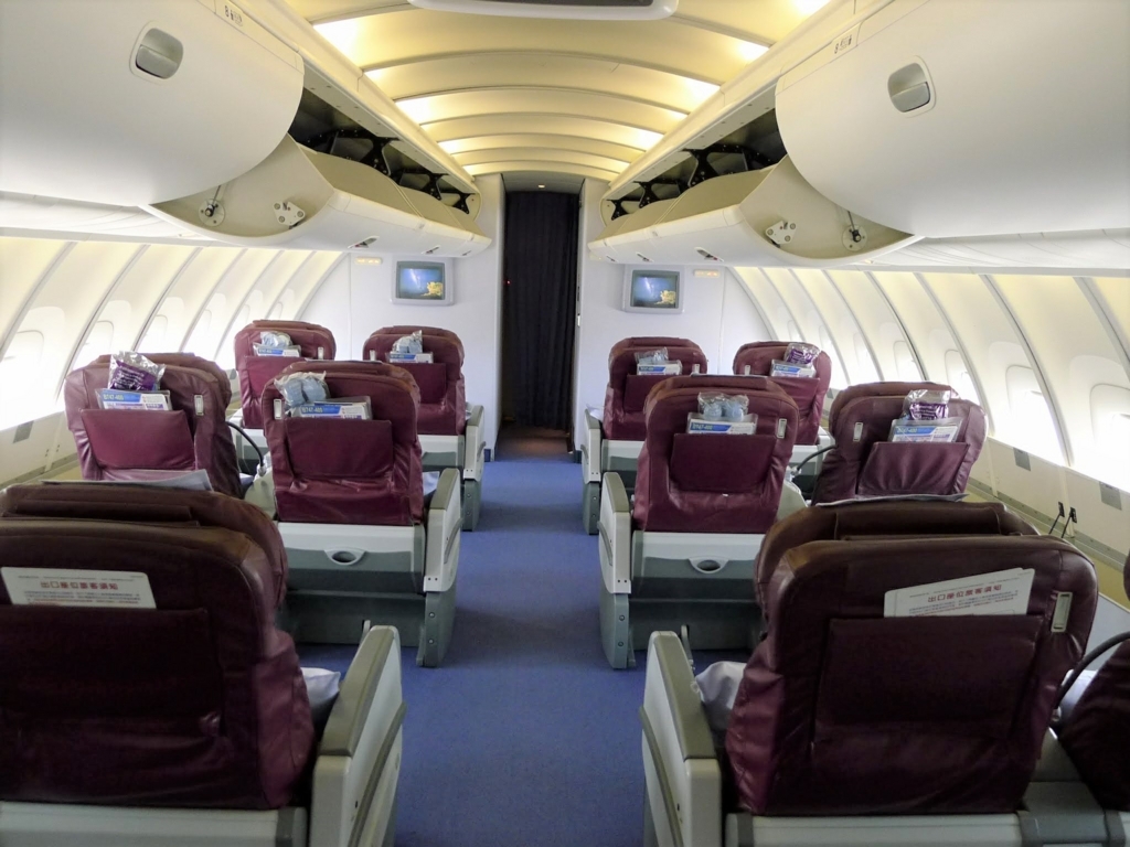 チャイナエアライン642便 エコノミークラス 香港‐台北 香港スカイチームラウンジ→ジャンボのアッパーデッキ搭乗記 HKG SKYTEAM ...