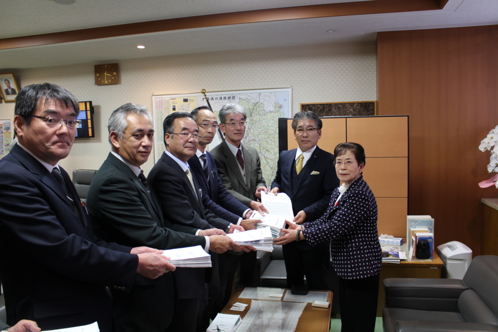 5日、12月定例会開会。知事の提案説明で、今回は冒頭で原発問題を扱いました。教育署名提出集会。 - 宮本しづえのかけ歩き