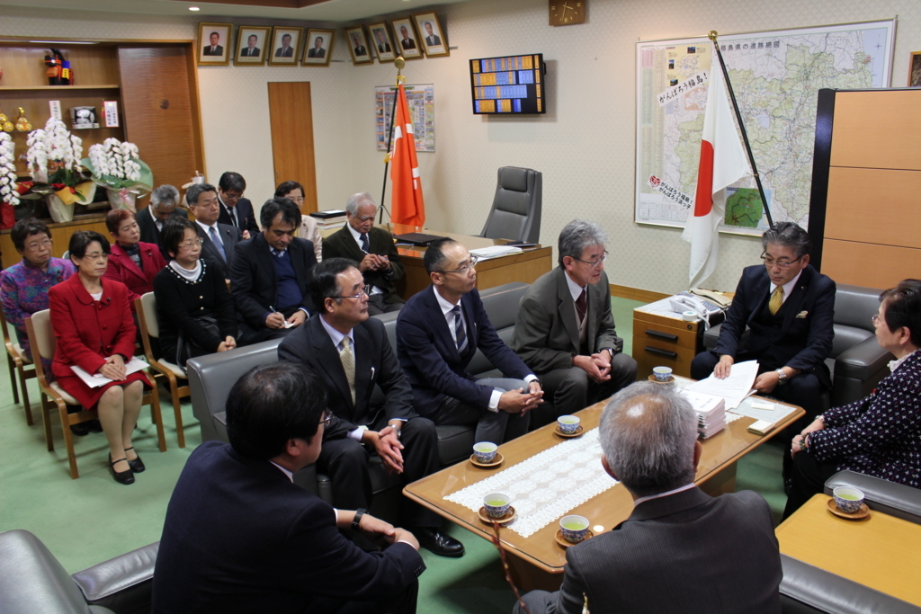 5日、12月定例会開会。知事の提案説明で、今回は冒頭で原発問題を扱いました。教育署名提出集会。 - 宮本しづえのかけ歩き