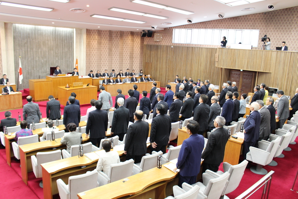 3日、9月定例会閉会。阿部県議が討論。憲法9条改憲反対の意見書またも否決に。 - 宮本しづえのかけ歩き