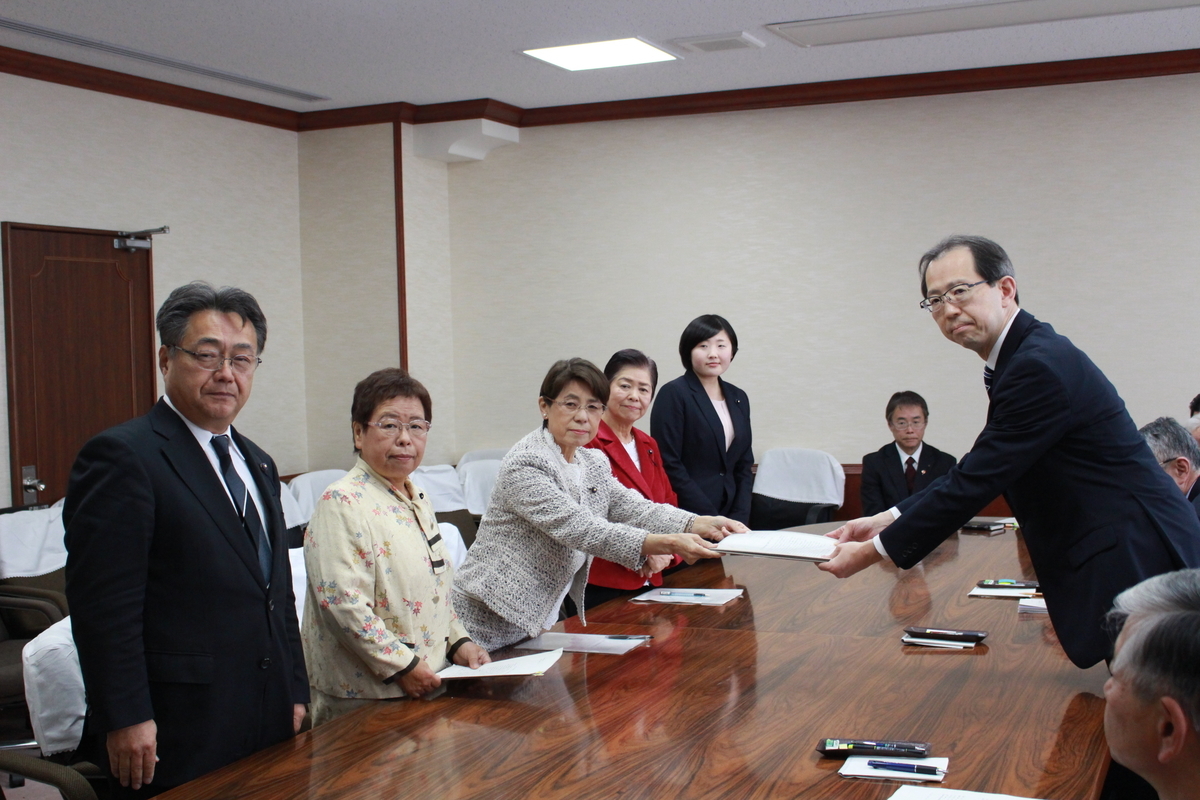 27日、12月議会に向けた知事申し入れ。台風災害の被災者支援の取り組み等を要望。 - 宮本しづえのかけ歩き