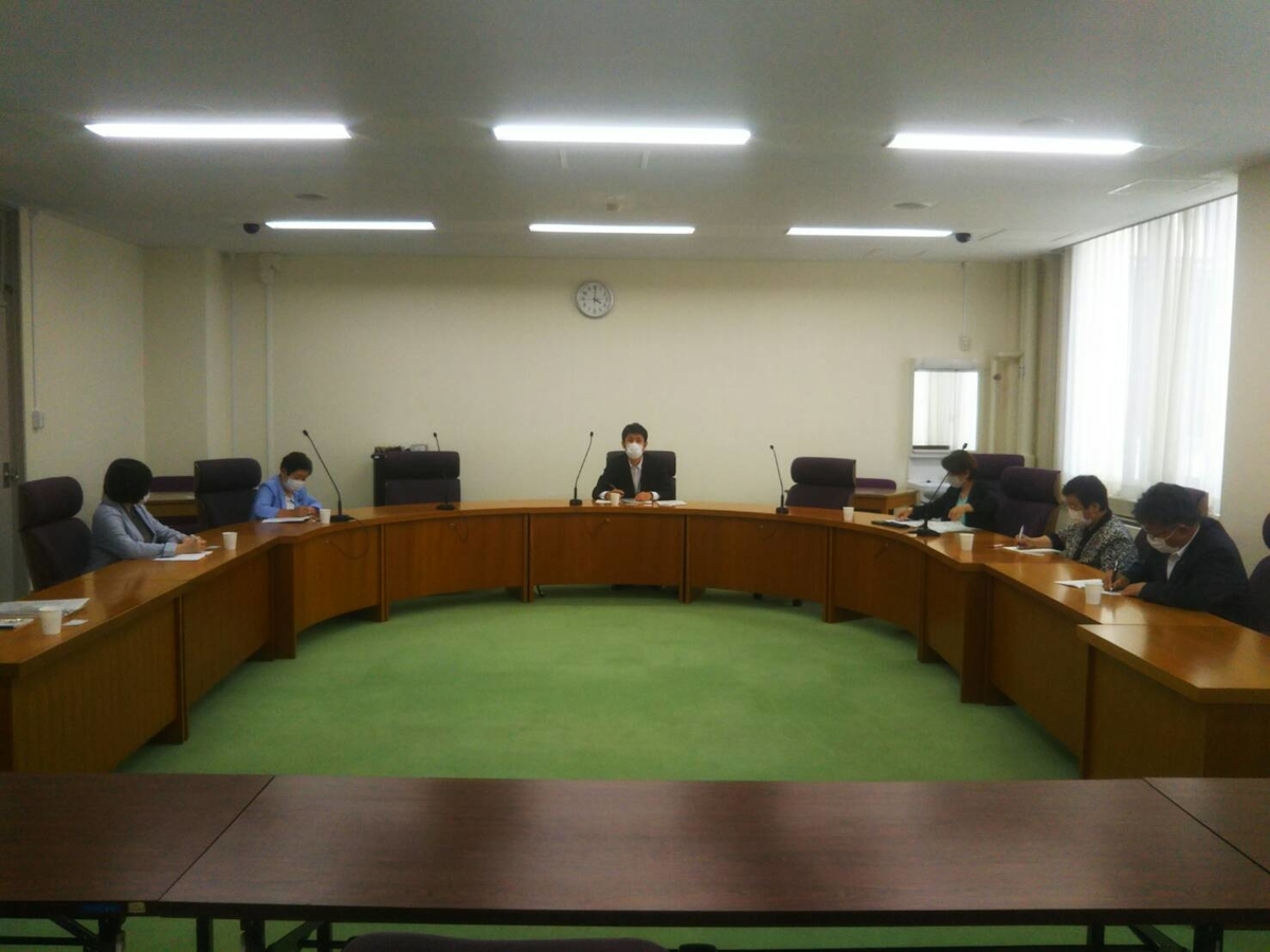 2日、県立医大の事務局と懇談。県の医師対策奨学金が生活の支えに - 宮本しづえのかけ歩き