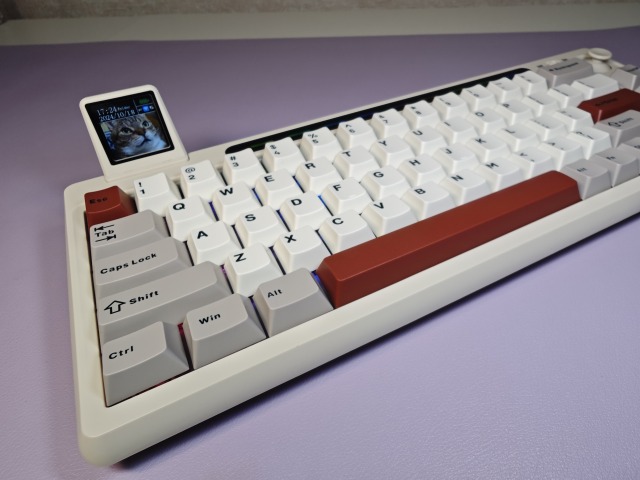 EPOMAKER RT65 レビュー ミニディスプレイとジョイスティックが便利な65%メカニカルキーボード - machanのおうち