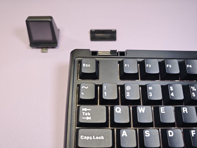 EPOMAKER RT80レビュー タッチスクリーンが超便利な75%メカニカルキーボード - machanのおうち