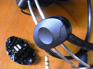 SONY MDR-D77 プラスチック硬化・劣化により部材破断 復元不可能となりご臨終 - ハイレゾ・ノスタルジア