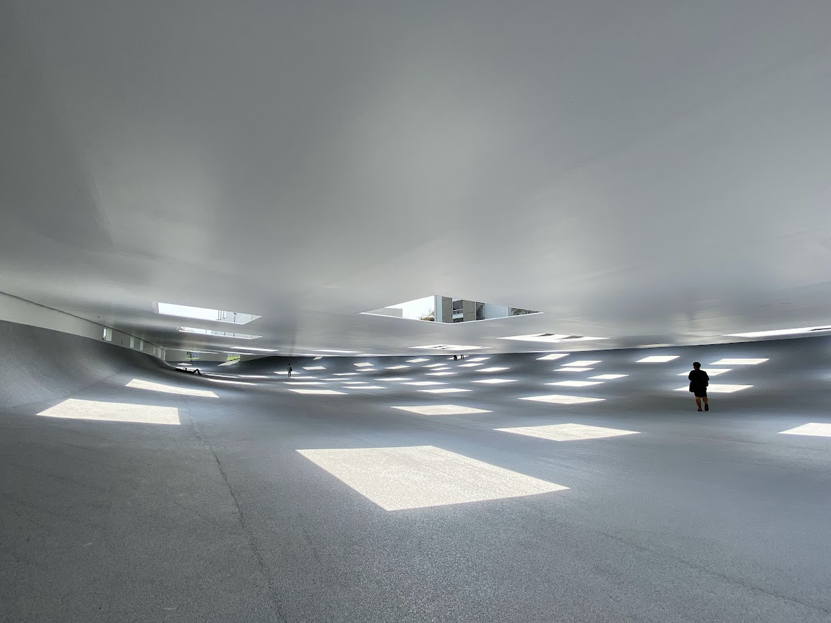 神奈川工科大学KAIT広場 神奈川県厚木市下荻野 - 墳丘からの眺め