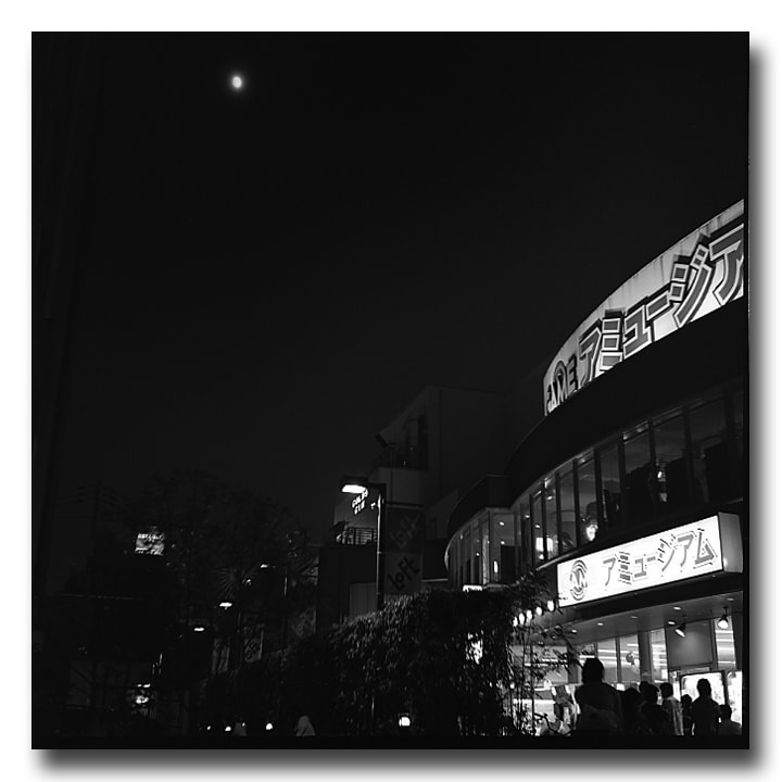 夜間飛行 SEAGULL 4A-105 75mm f3.5〈NEW-TMAX400〉 - あなたを見つめて。。monochrome life