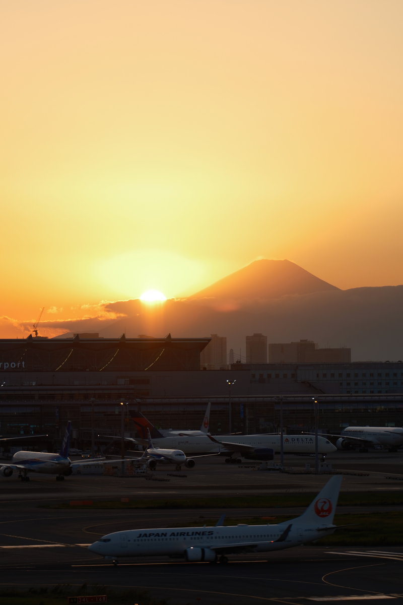 【352話・FUJIFILM】X-H2Sのノスタルジックネガで撮る秋の羽田空港 - モアイブログ