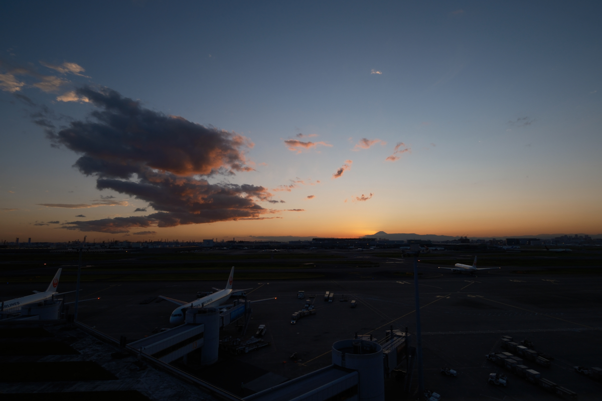 【352話・FUJIFILM】X-H2Sのノスタルジックネガで撮る秋の羽田空港 - モアイブログ