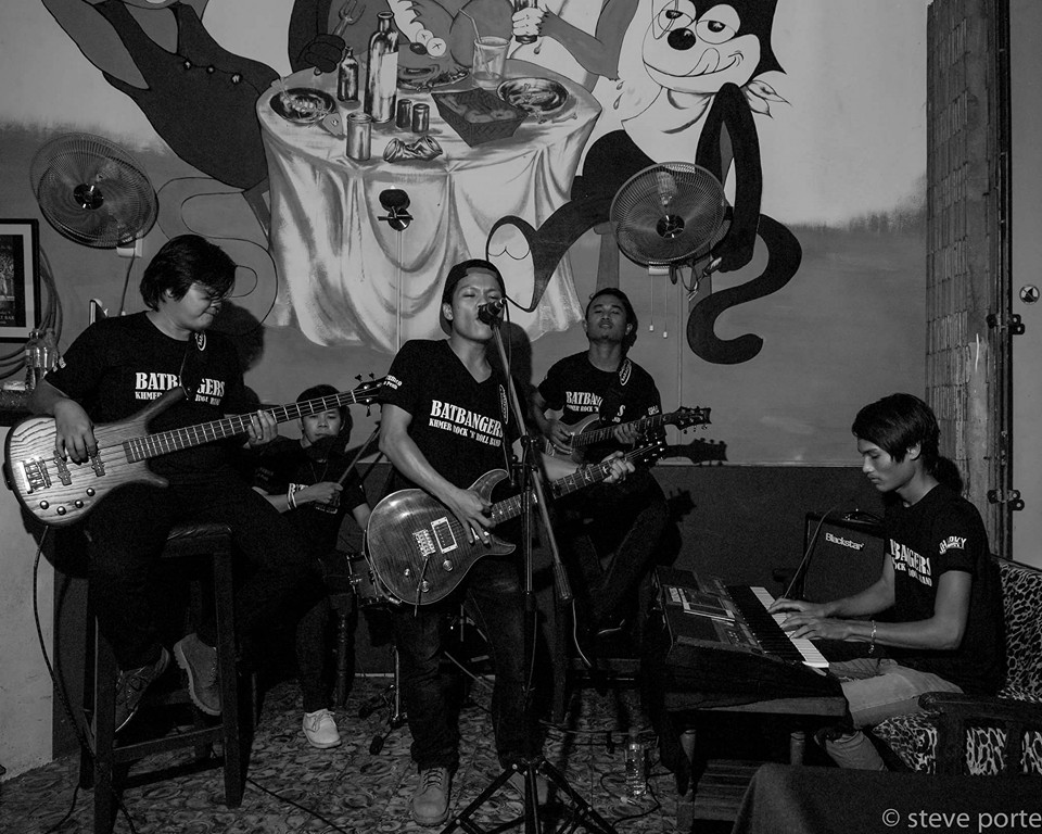 BATBANGERS (KHMER ROCK'N' ROLL BAND) クメールロック新世代 - MEK MEK MEK CAMBODIA