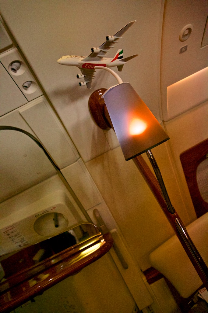 Emirates EK380 Dubai Hongkong A380-800 Firstclass - ぼくはこうして破滅する~特典旅行がやめ ...