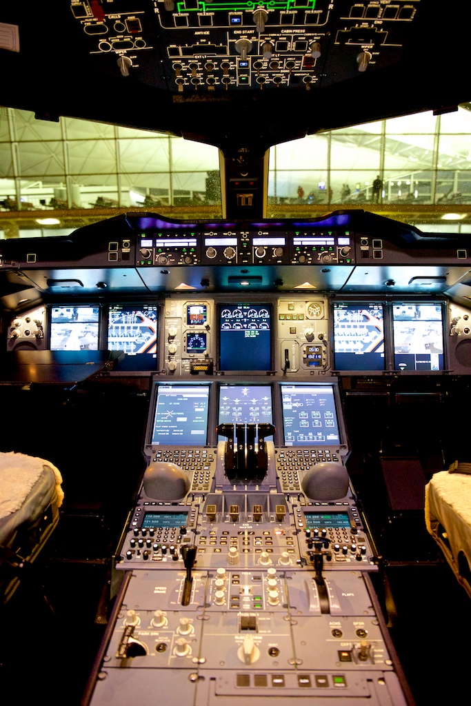 Emirates EK380 Dubai Hongkong A380-800 Firstclass - ぼくはこうして破滅する~特典旅行がやめ ...