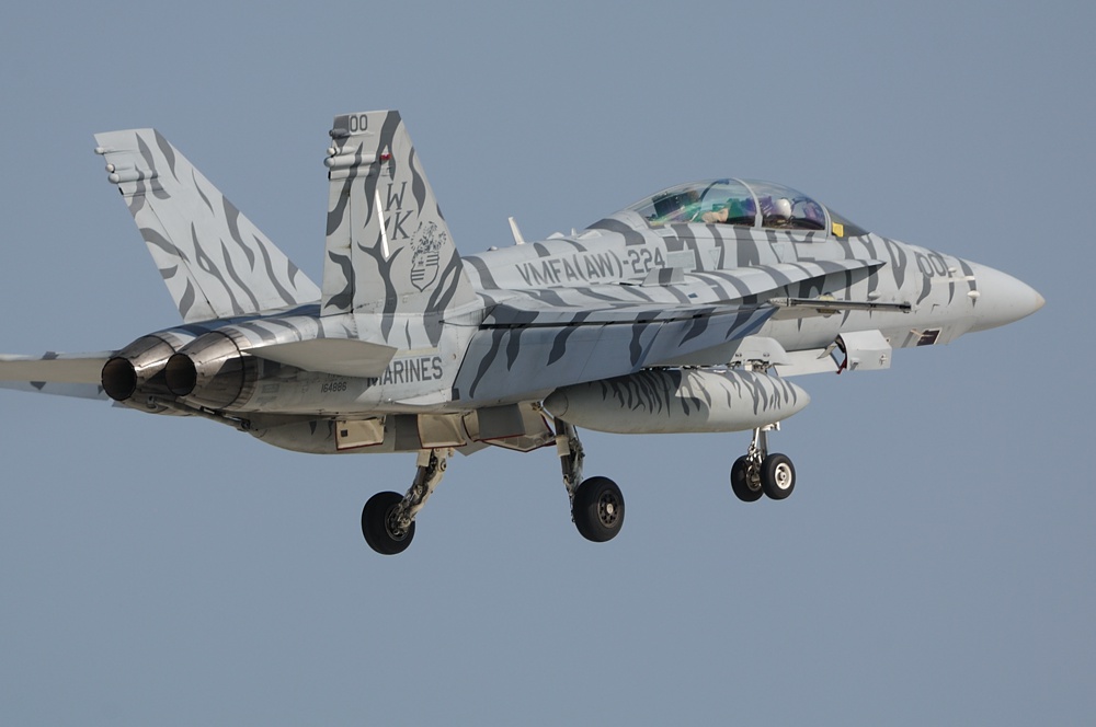 Anybody know what colors the Marine Corps use to camo this F-18 ...