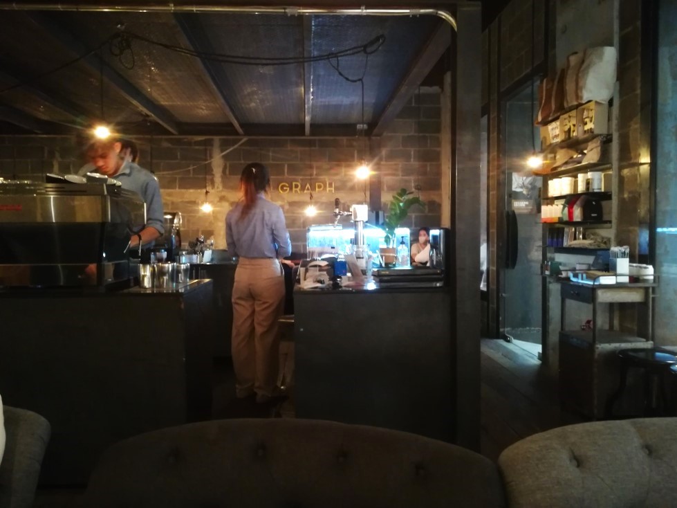 【タイ／チェンマイ】One Nimman内、夜まで開いているスタイリッシュな「GRAPH one nimman」 - ゆるサステナブルな旅と暮らし