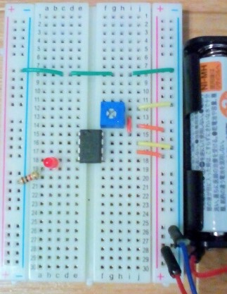 LPC810メモ:アナログコンパレータ(電圧ラダーの例) - mikkaboのブログ