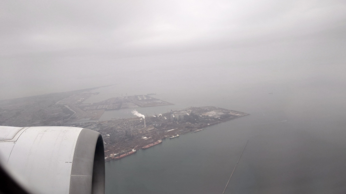 ANA プレミアムクラス搭乗記 NH22 ITM→HND 国際線機材で三ヶ日フライト - ラウンジ納税日記