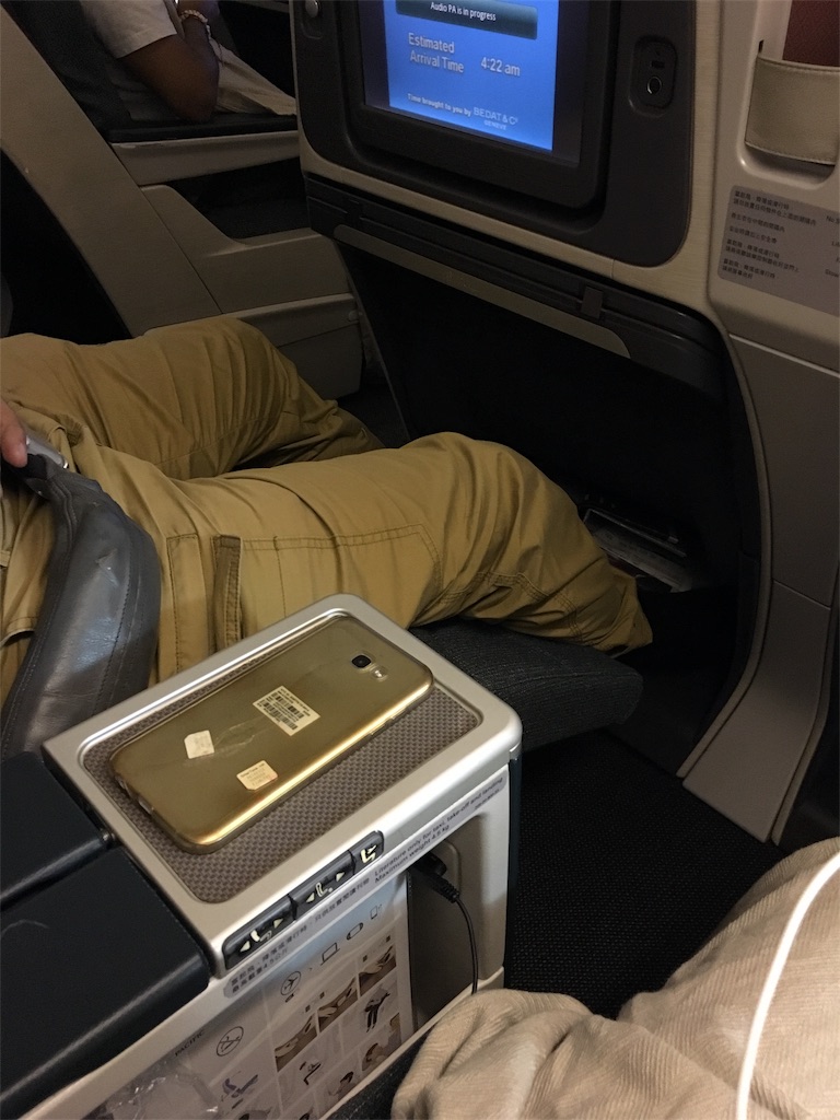 12/2-5 Singapore4 CX714 SIN-HKG夜行便 - 空飛んでます、ベッドで寝てます。