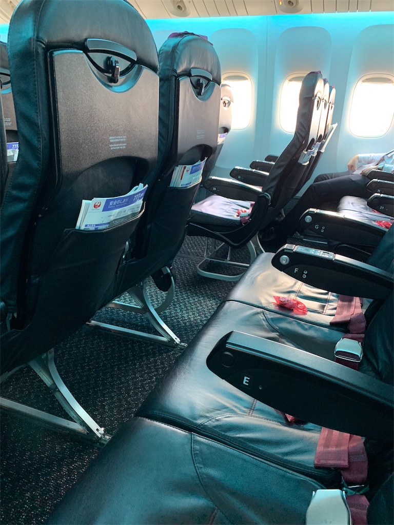 2018/10 Sapporo 1 JL515 HND-CTS 久しぶりのクソディレイ - 空飛んでます、ベッドで寝てます。