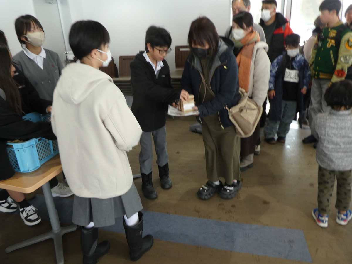 5年生が「いちほまれ」を配布してPRしました！ - 「笑顔いっぱいむろこっ子」勝山市立村岡小学校ブログ