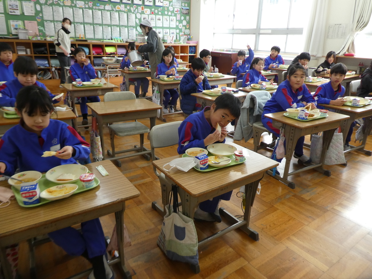 今日のメニュー＆学級訪問3の2 - 「笑顔いっぱいむろこっ子」勝山市立村岡小学校ブログ