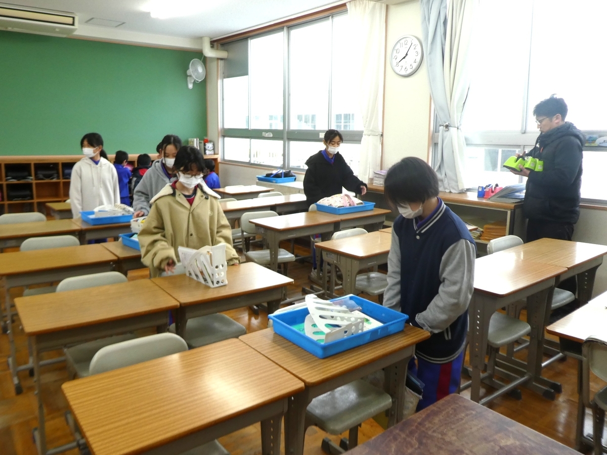 5年生が一足早く教室移動！ - 「笑顔いっぱいむろこっ子」勝山市立村岡小学校ブログ