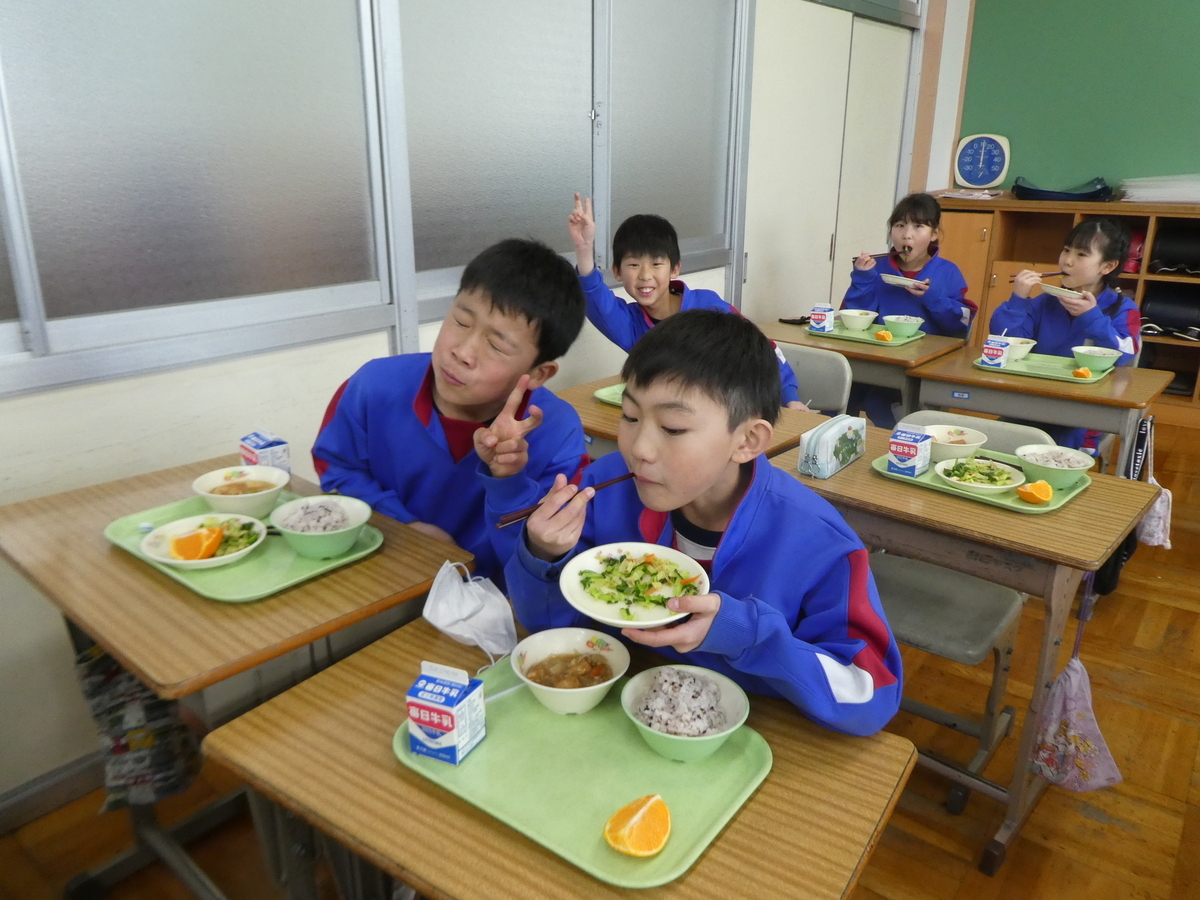 今日のメニュー＆学級訪問4年 - 「笑顔いっぱいむろこっ子」勝山市立村岡小学校ブログ