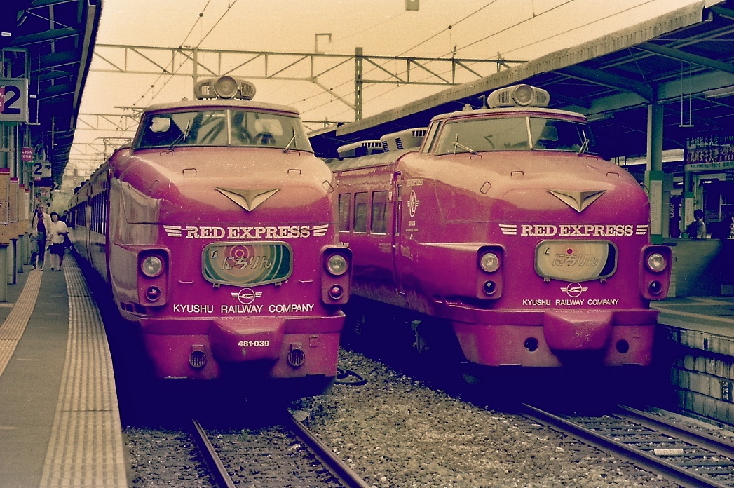 特急電車同士の並び - nampinaの日記