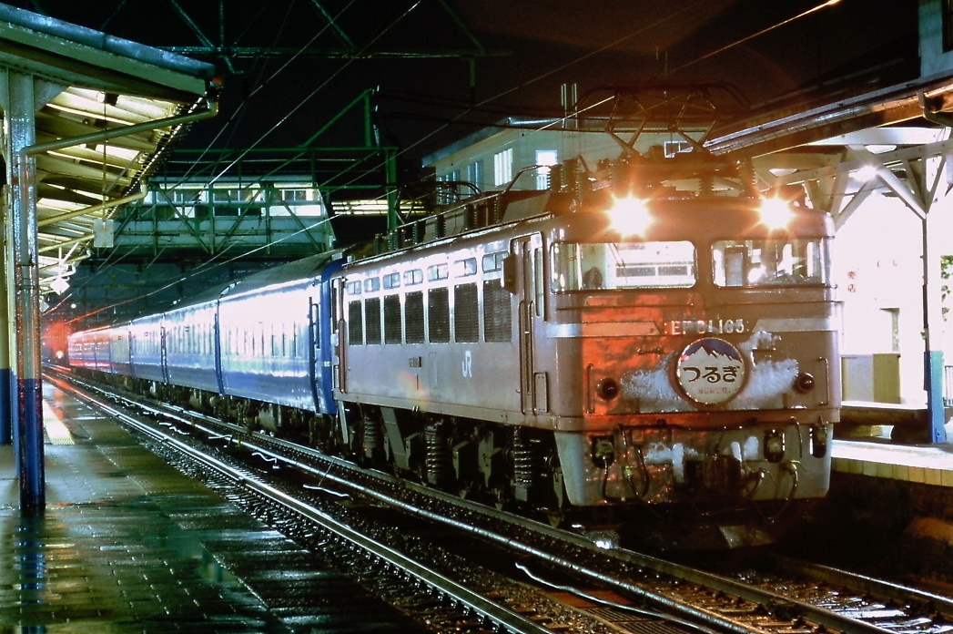 直江津駅での深夜バルブ - nampinaの日記