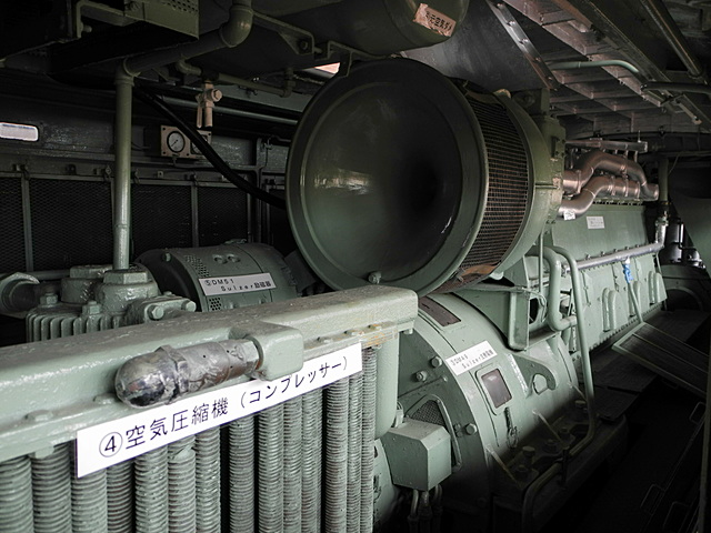 個別「[車輌]DF50 1 エンジンルーム＠四国鉄道文化館」の写真、画像 - 成瀬真幸のfotolife